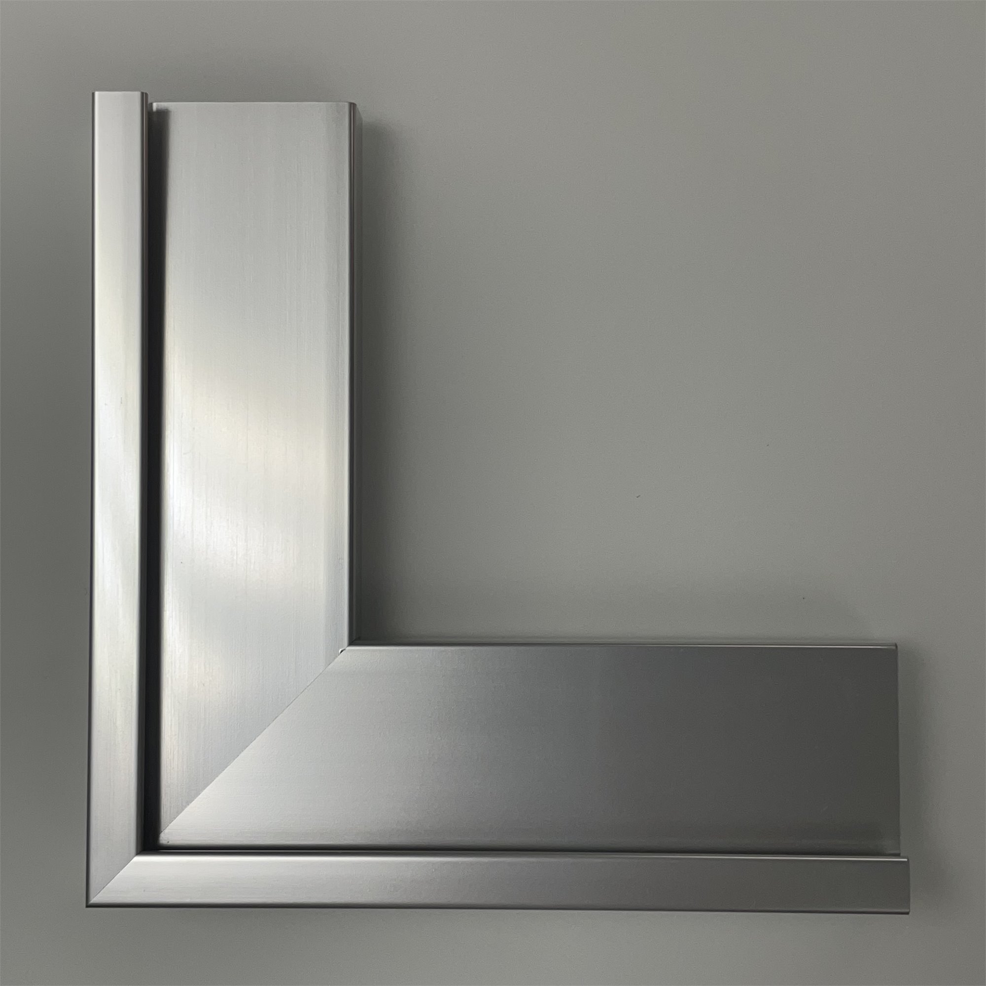 Modena 003 Chrome Corner Aluminum Profile Samples | Cronos Design